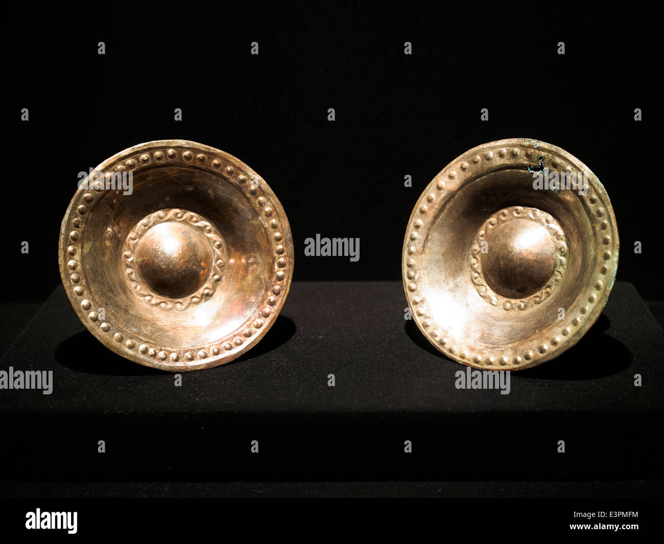 Earplug ornaments silver Chimu Imperial Period 1300-1532 AD Museo de ...
