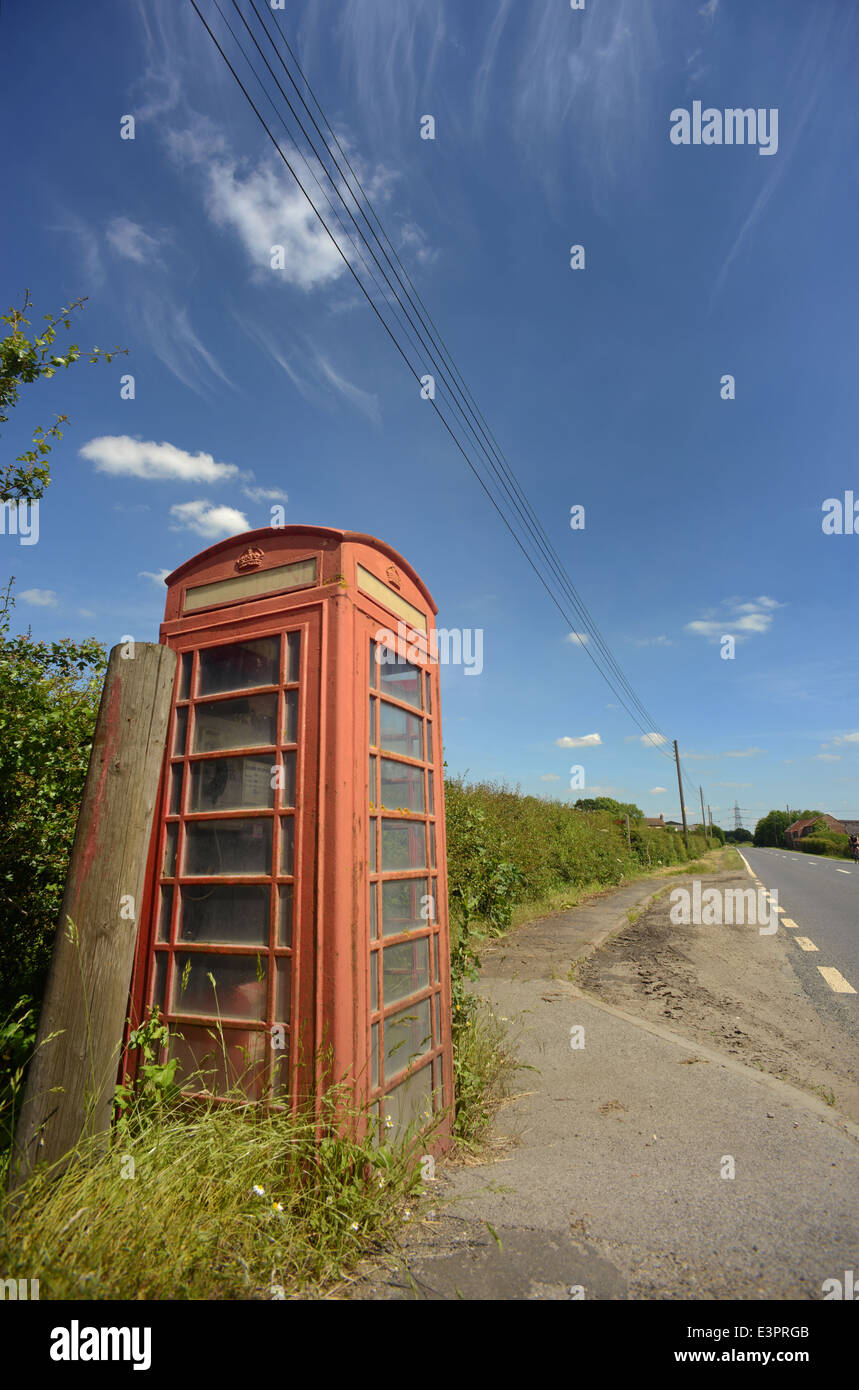 Overgrown roadside uk hi-res stock photography and images - Alamy
