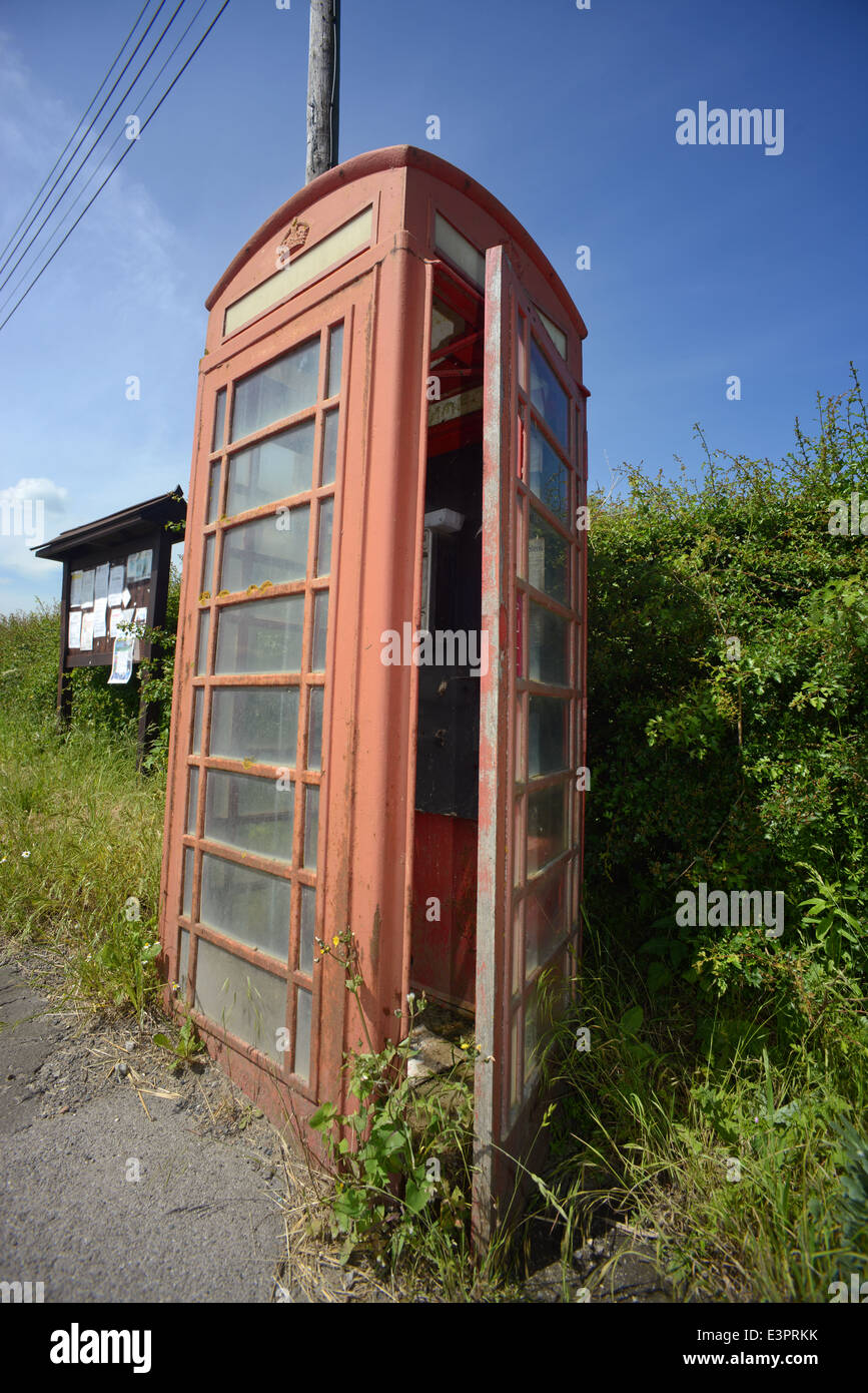 overgrown telephone box united kingdom Stock Photo - Alamy