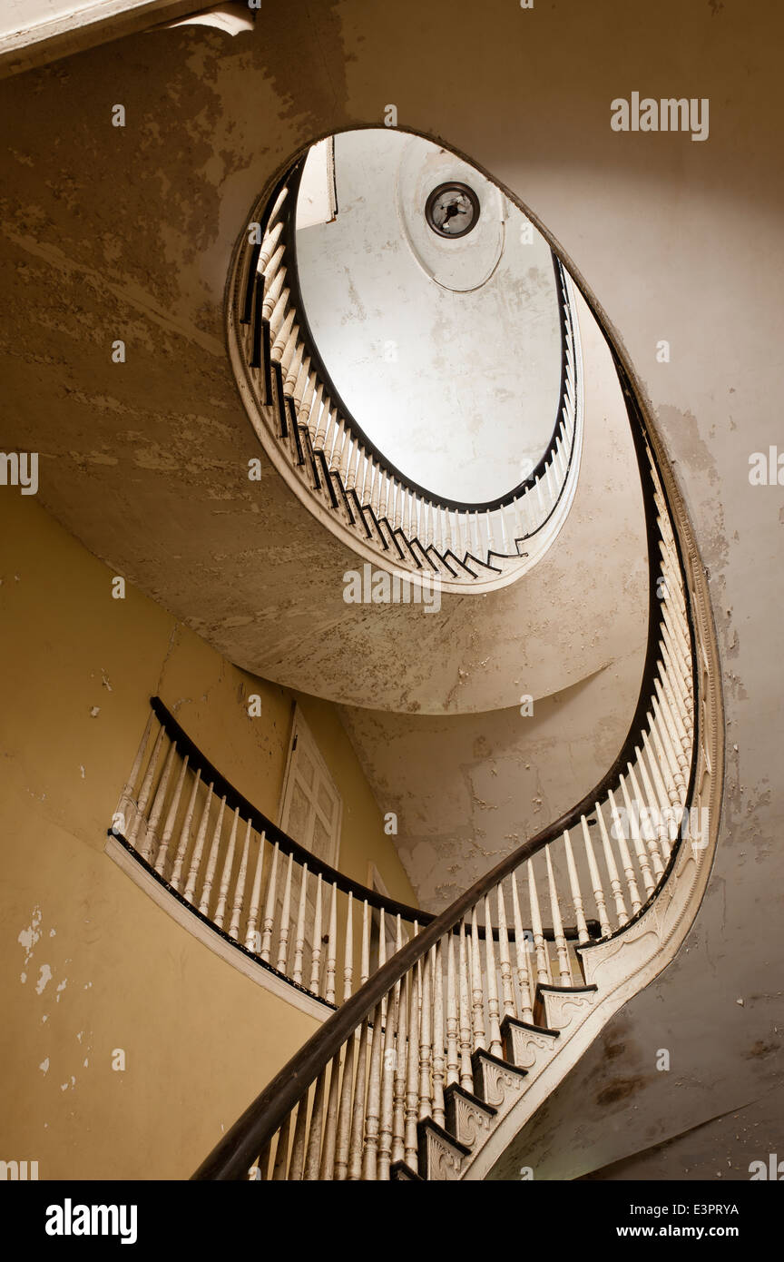 Elliptical building hi-res stock photography and images - Alamy