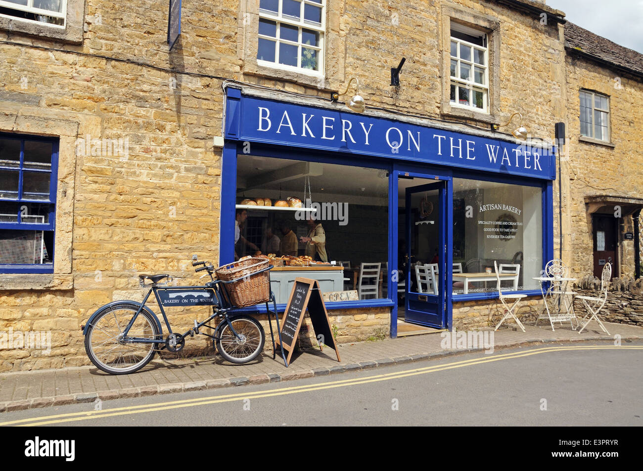 The bread shop hi-res stock photography and images - Alamy
