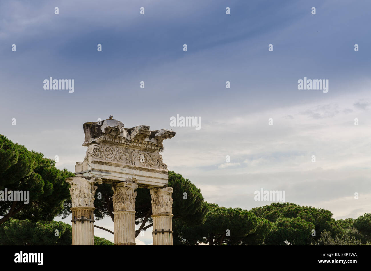 Column ruins hi-res stock photography and images - Alamy