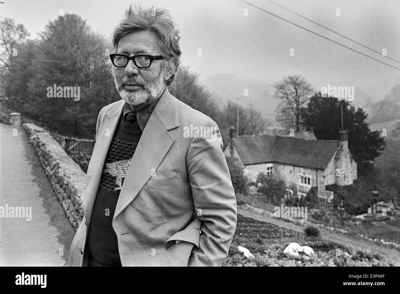 Laurie lee hi-res stock photography and images - Alamy