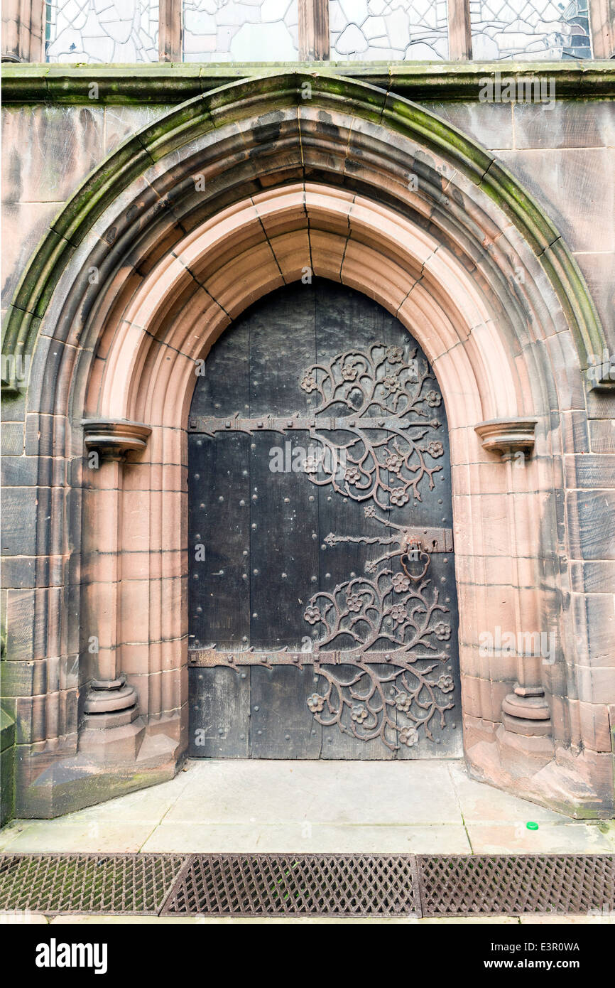 Chester cathedral gothic door hi-res stock photography and images - Alamy