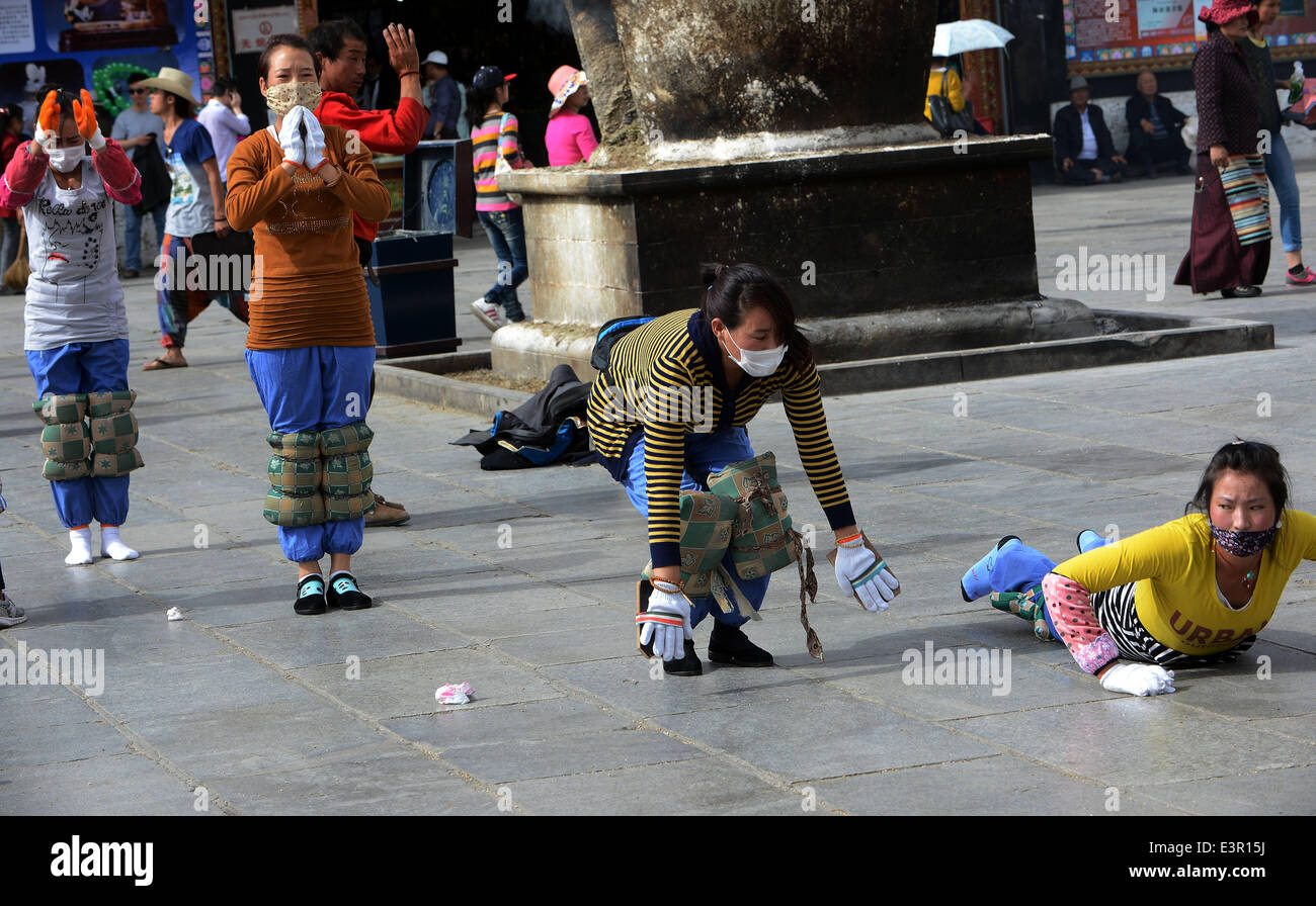 Tibetan buddhists death hi-res stock photography and images - Alamy