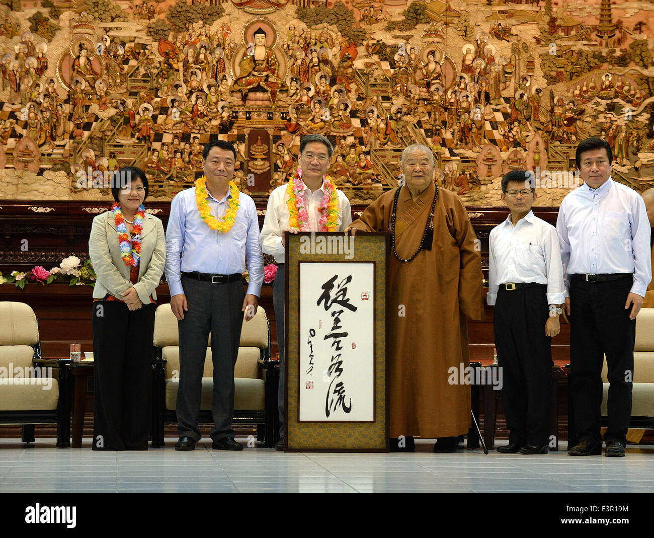 (140627) -- KAOHSIUNG, June 27, 2014 (Xinhua) -- Buddhist master Hsing ...