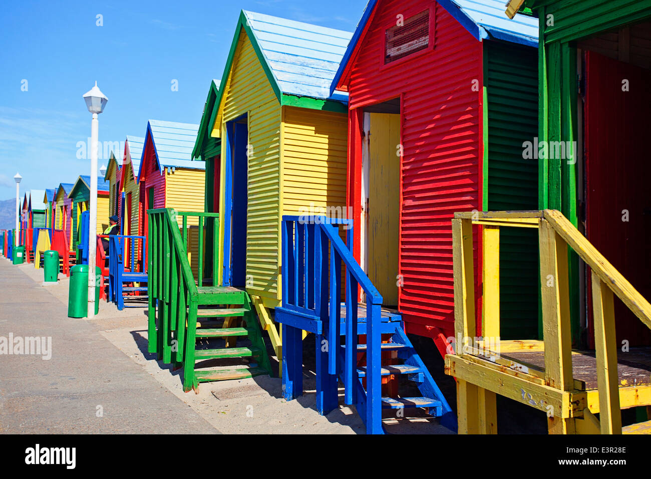 Beach change rooms hi-res stock photography and images - Alamy