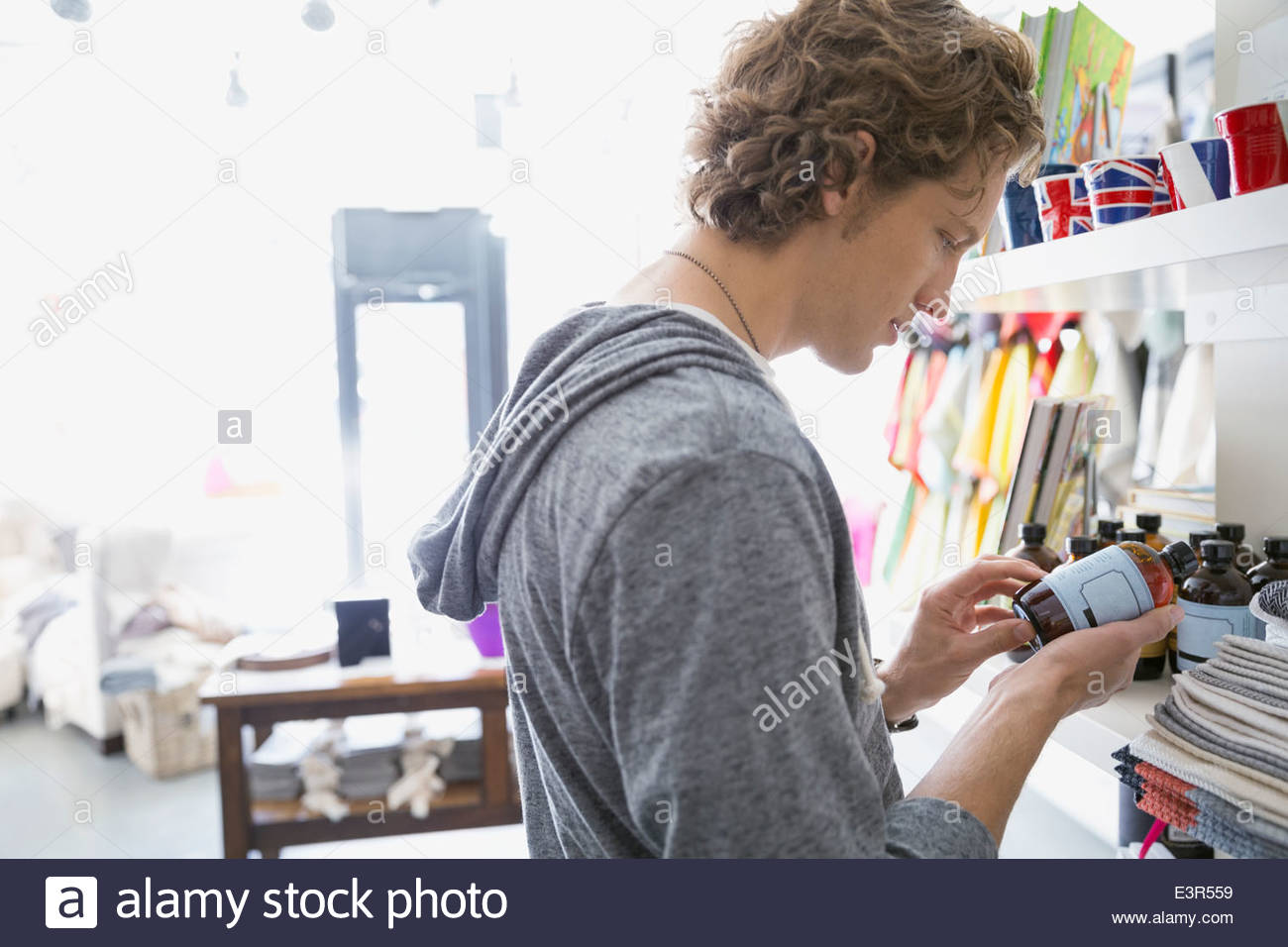 Man reading label hi-res stock photography and images - Alamy