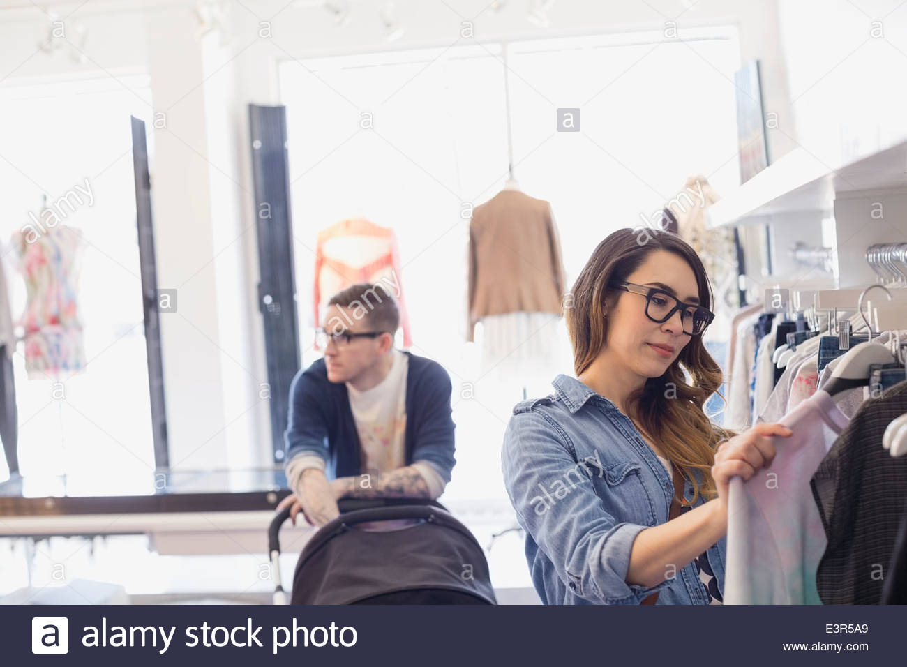 Man waiting hi-res stock photography and images - Alamy