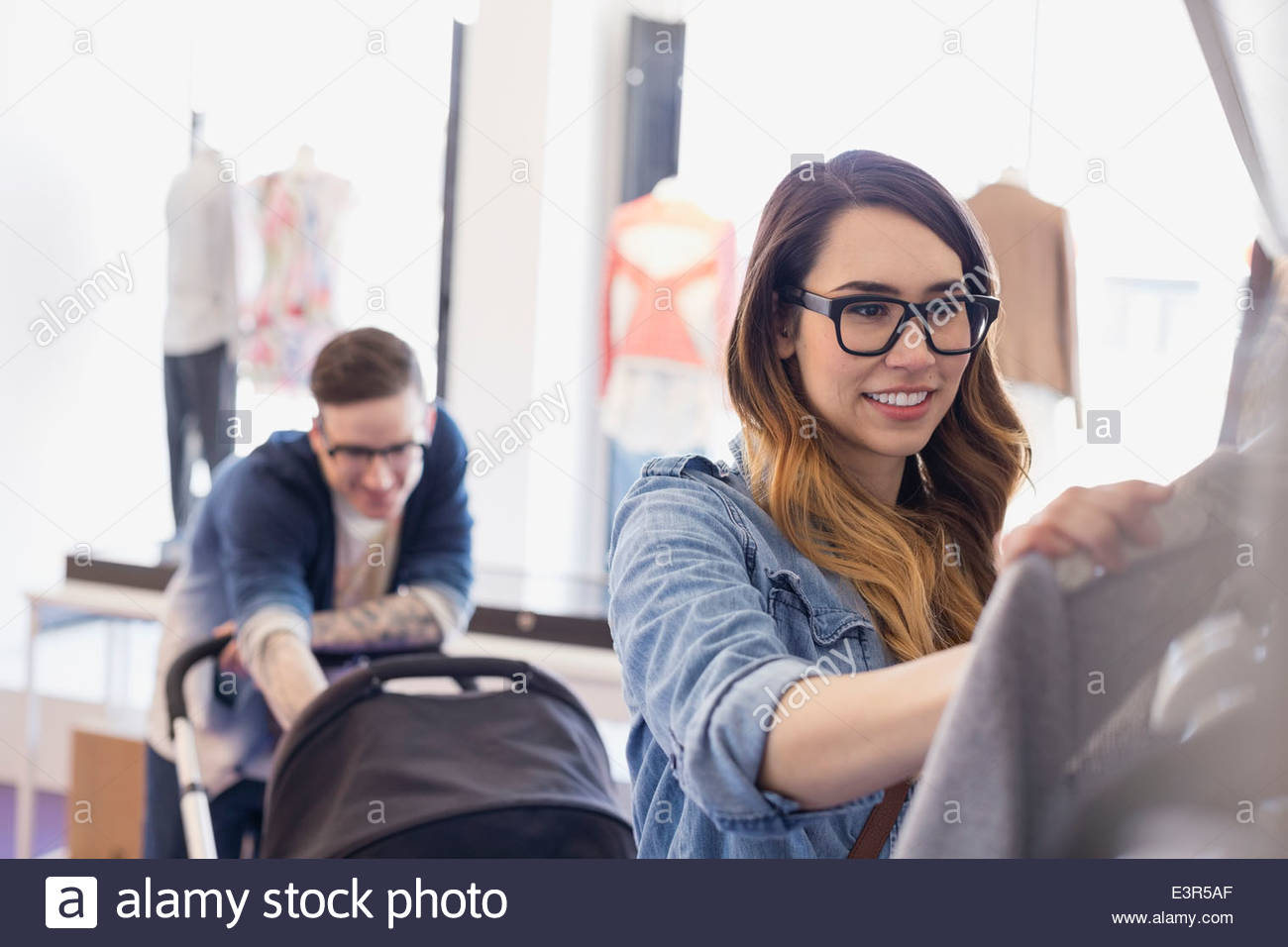 Man waiting hi-res stock photography and images - Alamy
