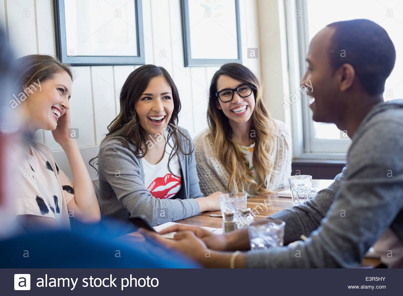 Bistro restaurant activities hi-res stock photography and images - Alamy