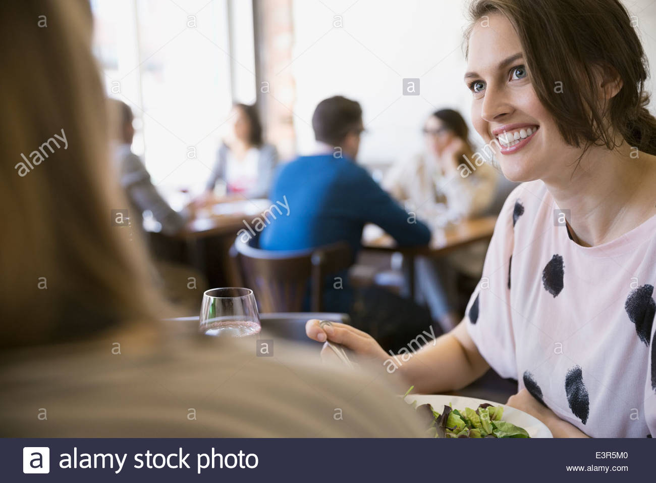 Women bistro lunch hi-res stock photography and images - Alamy