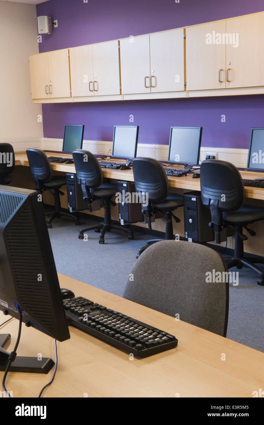 Computing classroom in a modern secondary school Stock Photo - Alamy