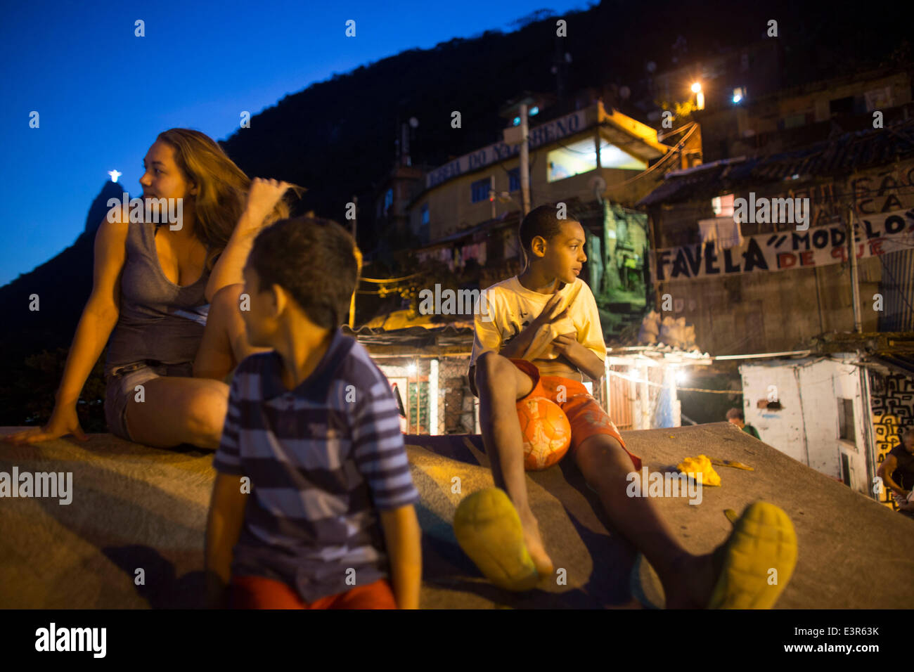 Favelas police hi-res stock photography and images - Alamy