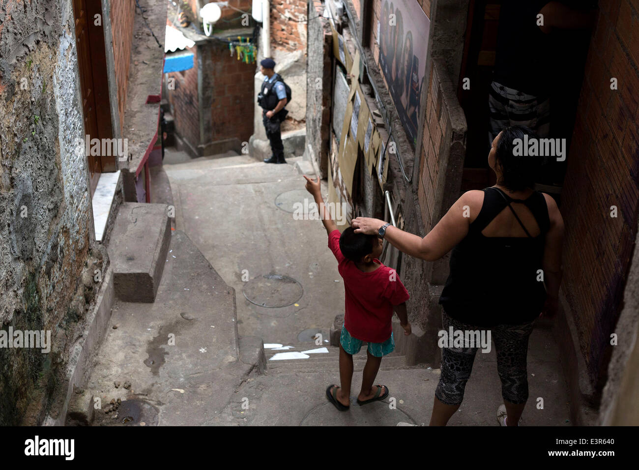 Rio favela police 2014 hi-res stock photography and images - Alamy