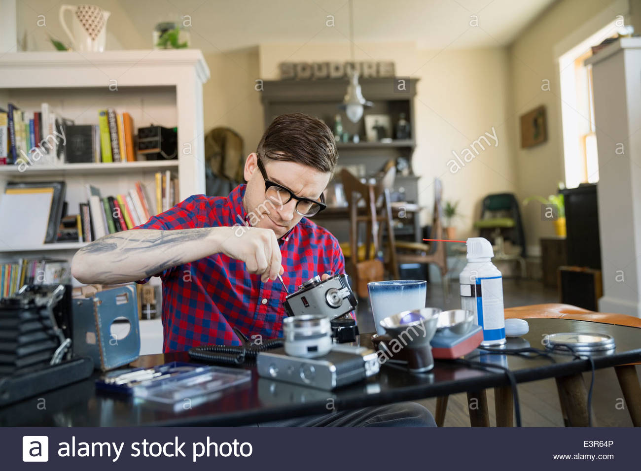 Human repairing hi-res stock photography and images - Alamy