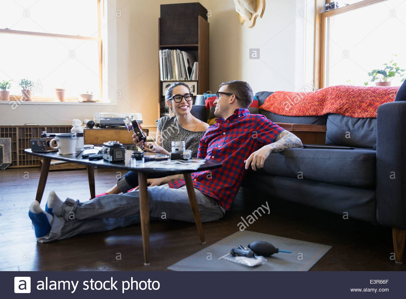 Women with cameras hi-res stock photography and images - Alamy