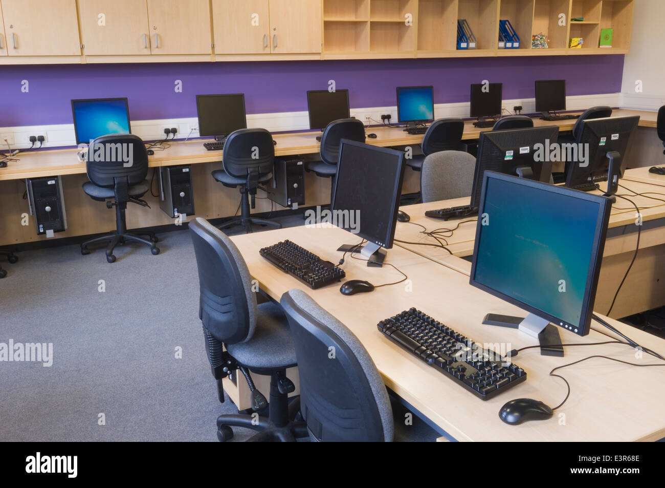 Computing classroom in a modern secondary school Stock Photo - Alamy