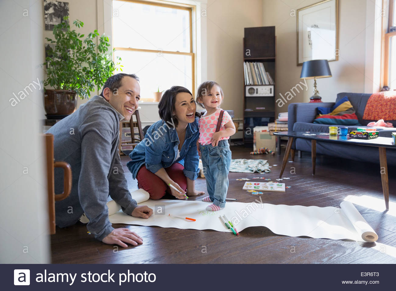 Woman drawing paper room hi-res stock photography and images - Alamy