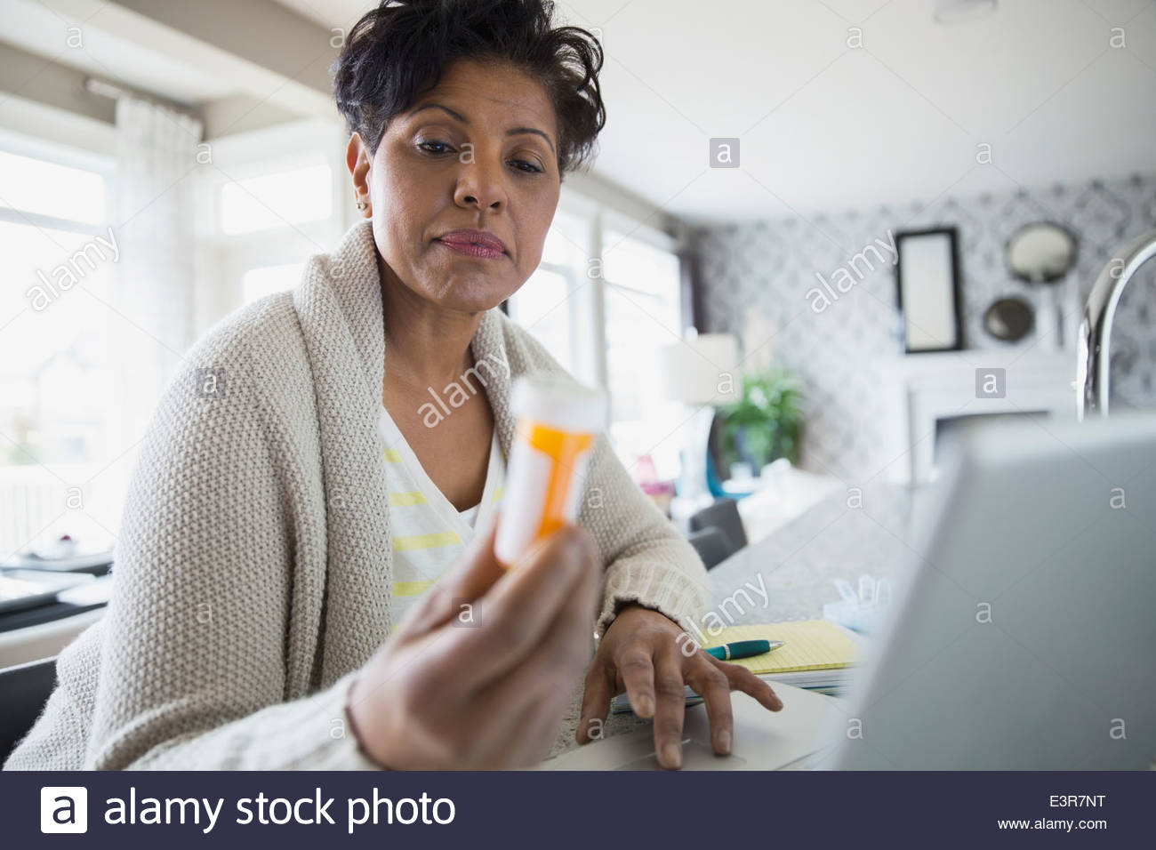 Prescription container connection hi-res stock photography and images ...