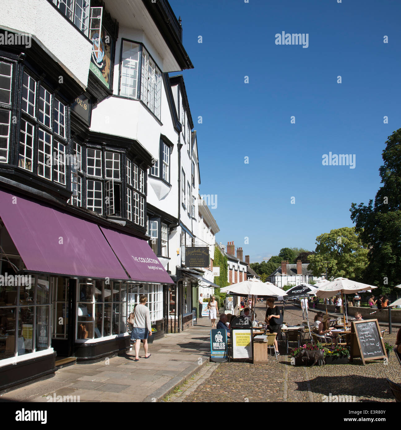 Shops and cafe close cathedral hi-res stock photography and images - Alamy