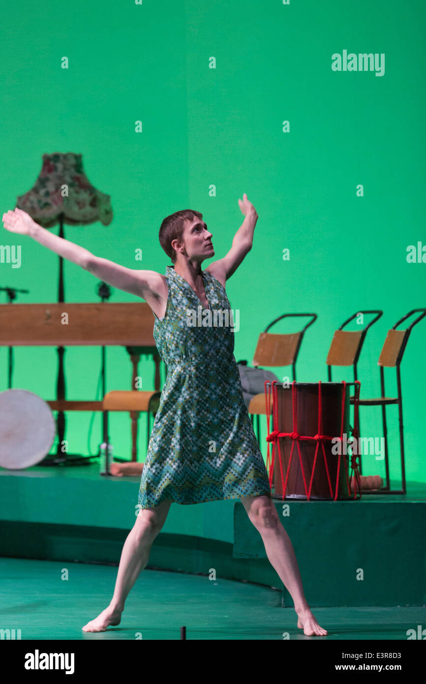 Fabulous Beast Dance Theatre perform "Rian" as part of Sadler's Sampled ...