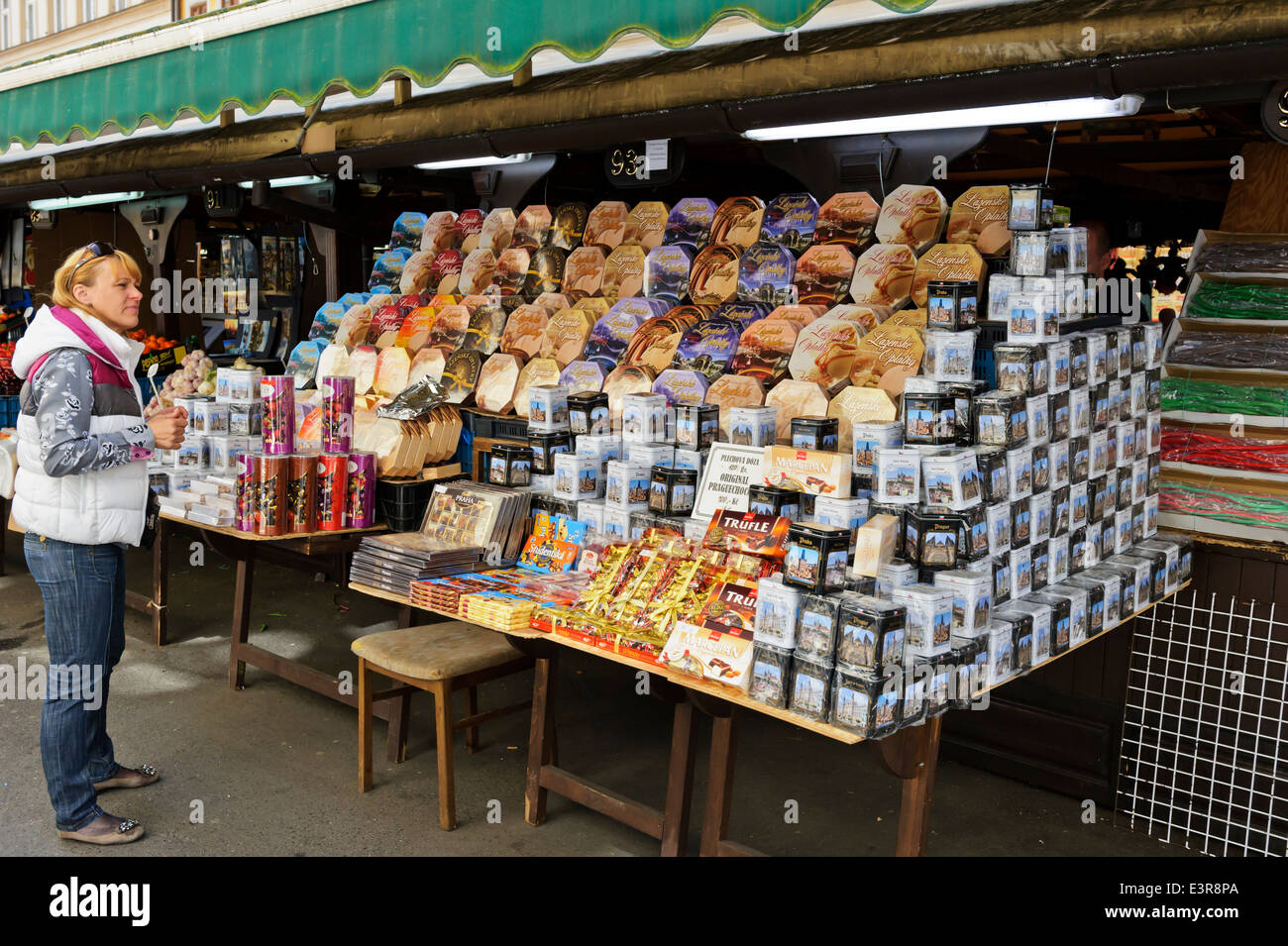 Large tin biscuits hi-res stock photography and images - Alamy