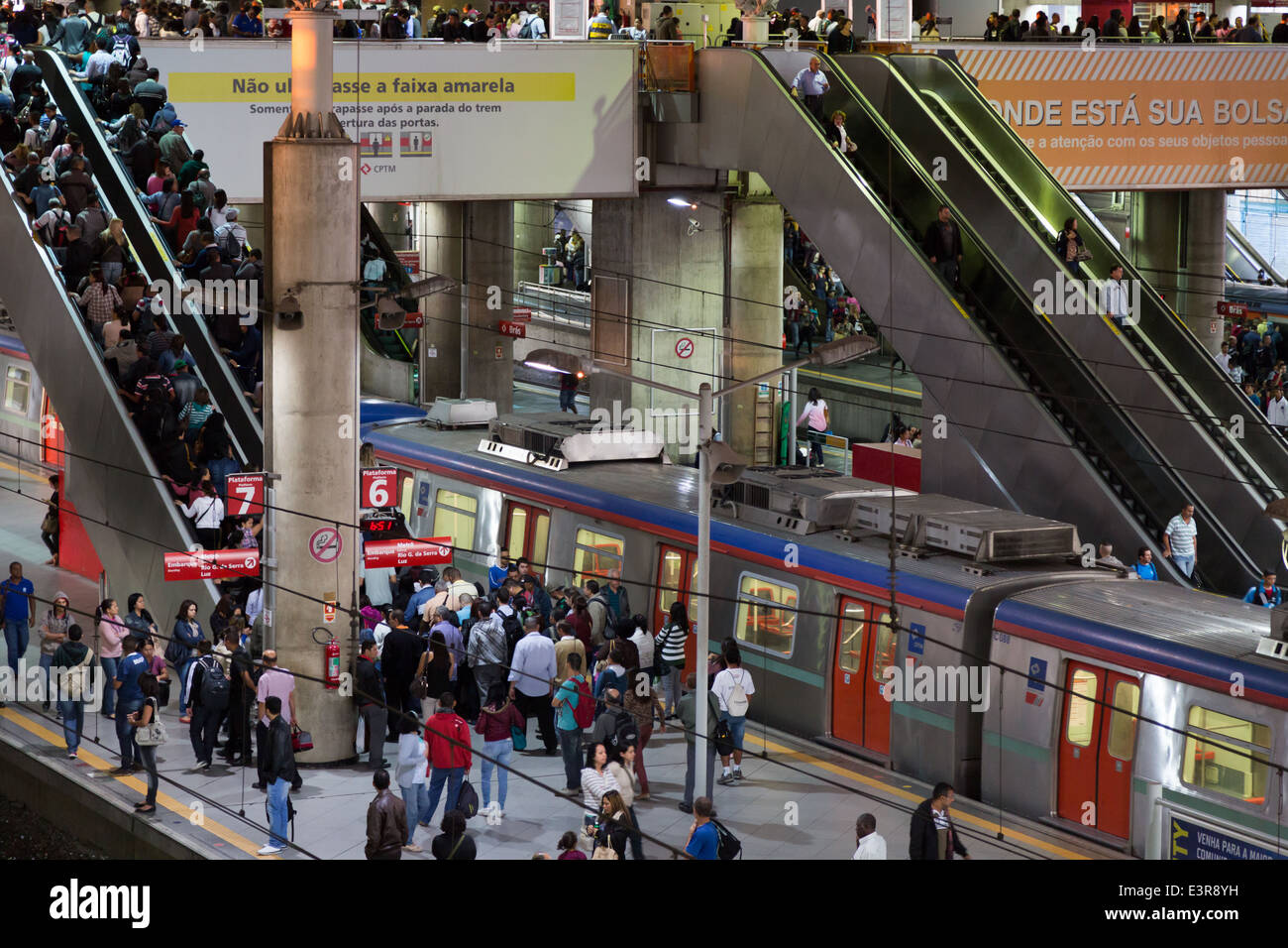 Platform train brazil hi-res stock photography and images - Alamy