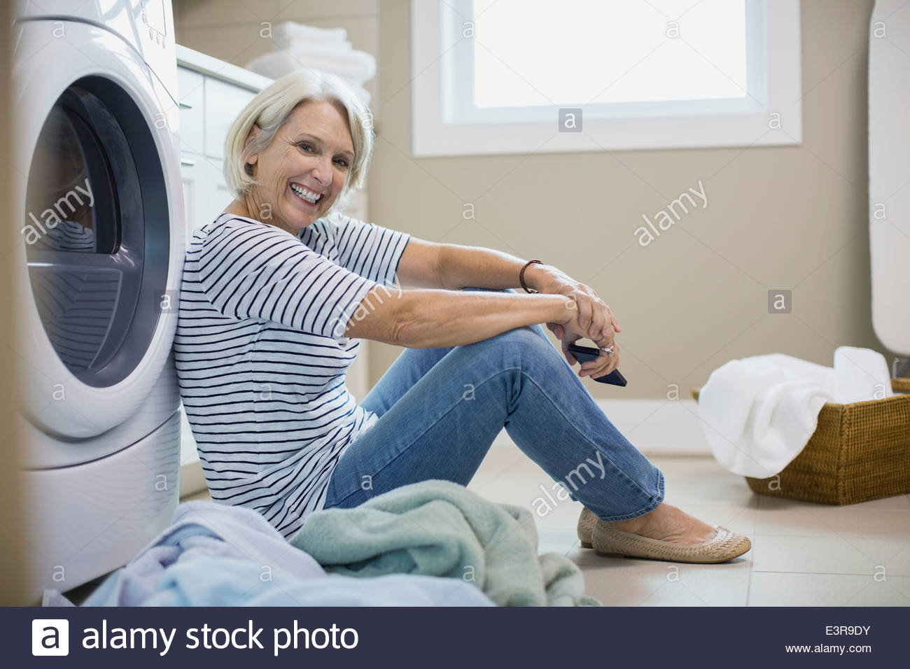 Woman laundry room hi-res stock photography and images - Alamy