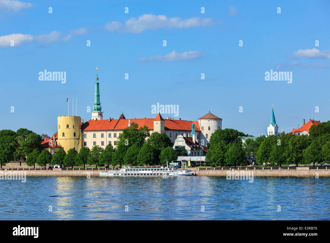 Riga castle and daugava river hi-res stock photography and images - Alamy