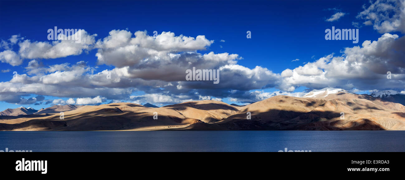 Himalayan lake Tso Moriri lake in Himalayas, Ladakh, India Stock Photo ...