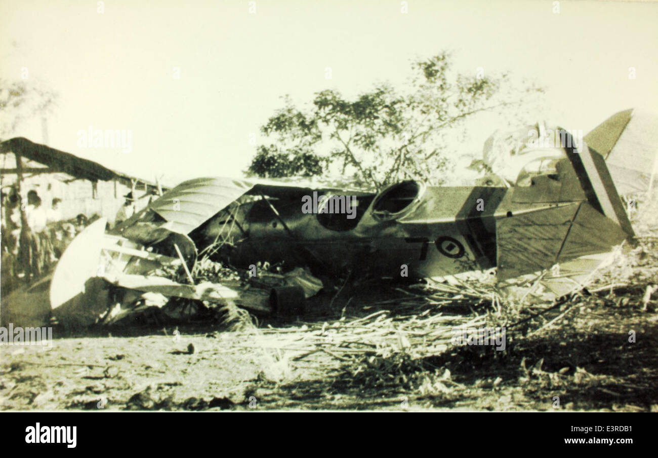 This image highlights a significant aircraft accident, documenting the ...