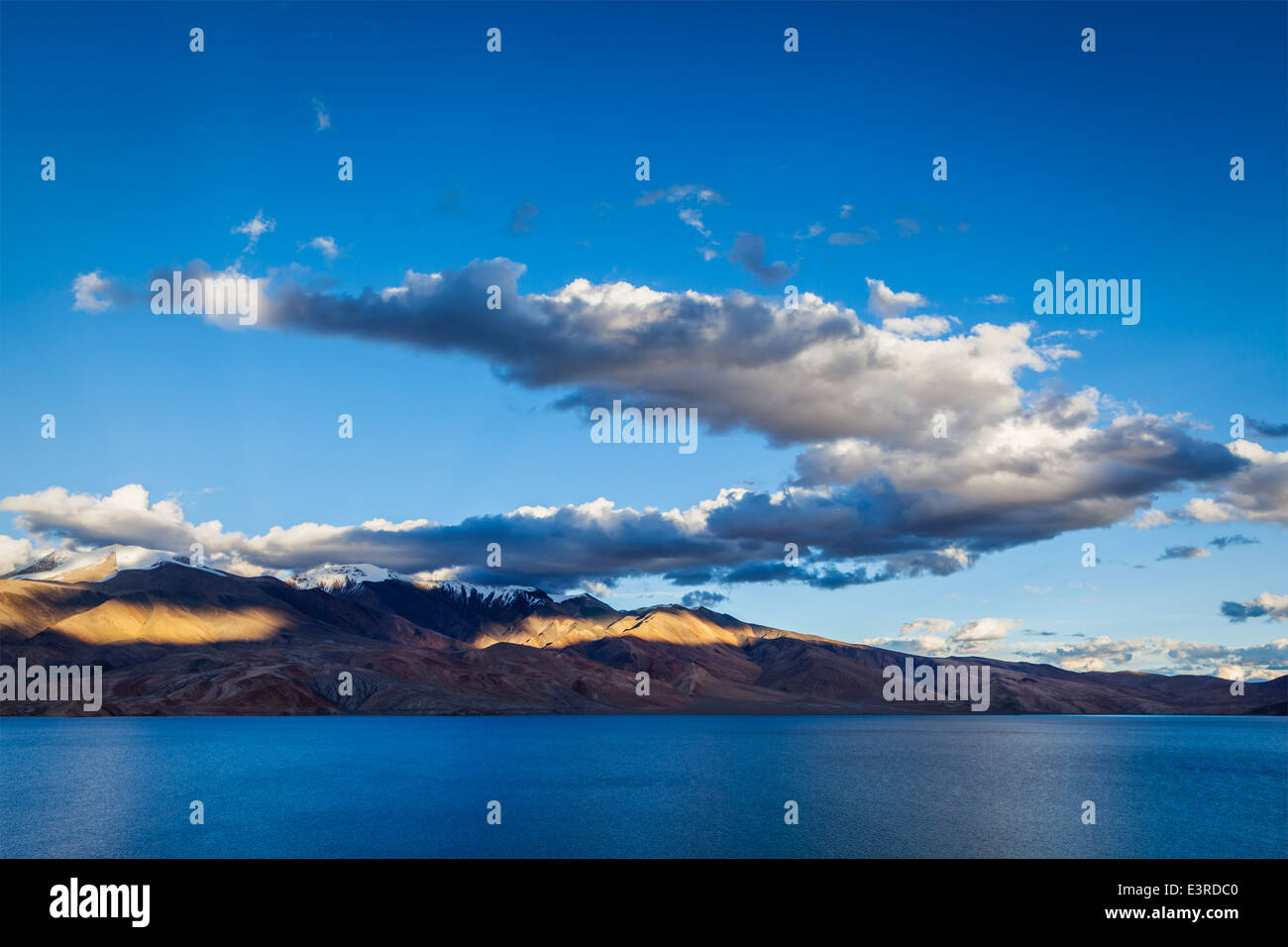 Himalayan lake Tso Moriri lake in Himalayas, Ladakh, India Stock Photo ...