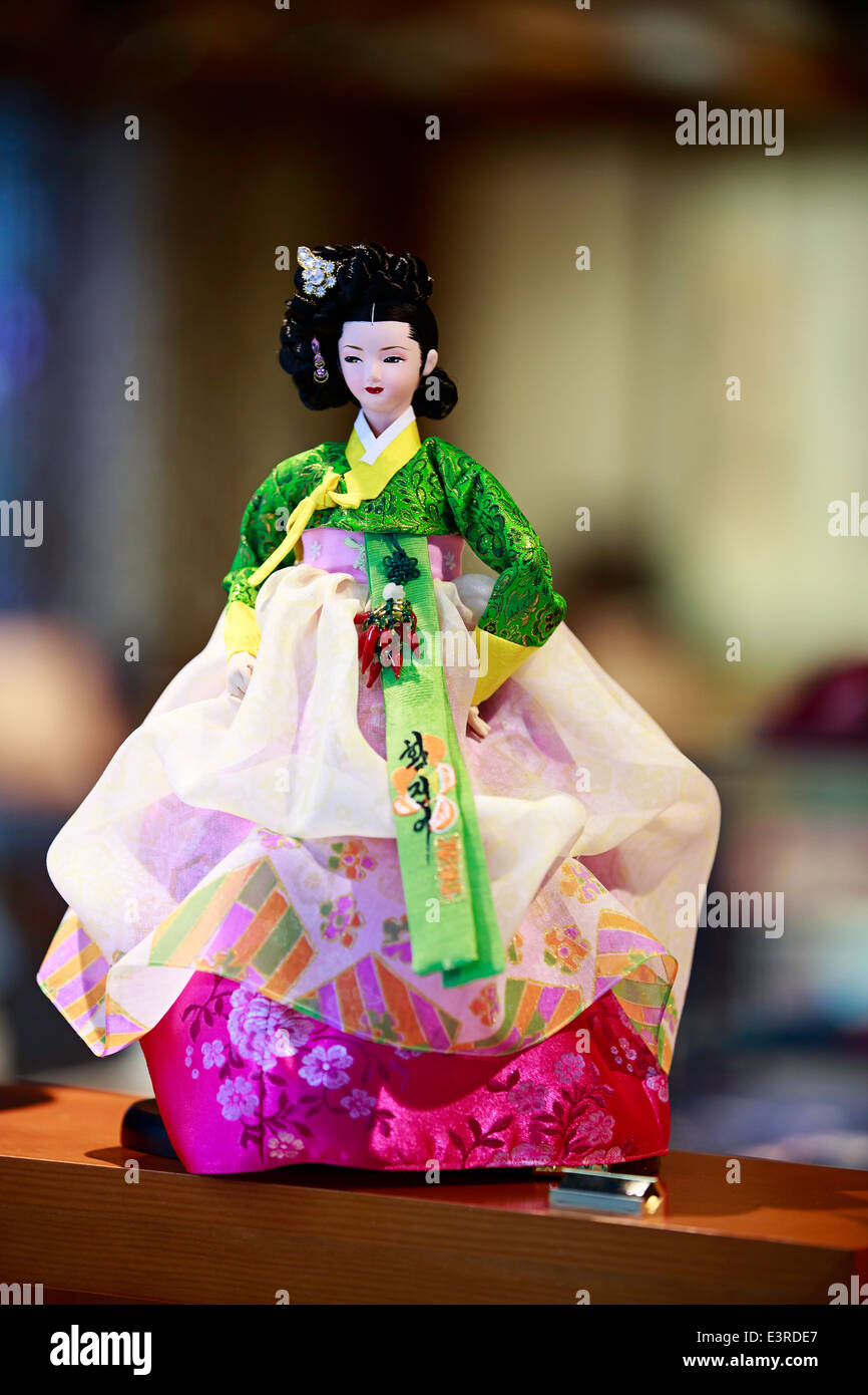 Wearing korean traditional costume hi-res stock photography and images ...