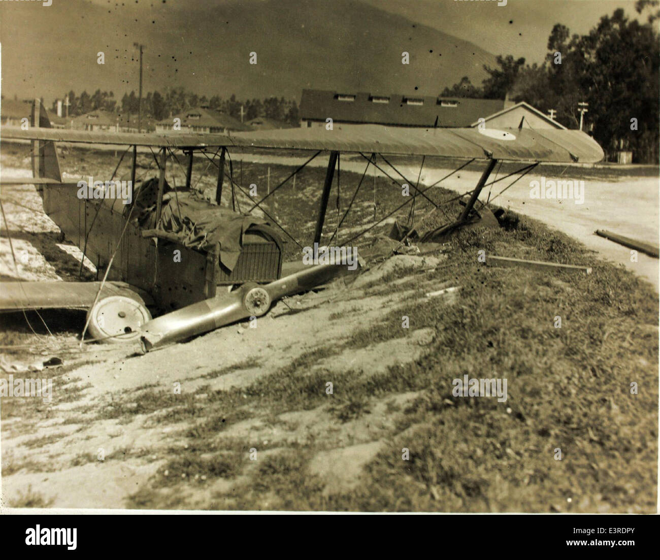 This record covers aircraft accidents from 1917 to 1920, documenting ...