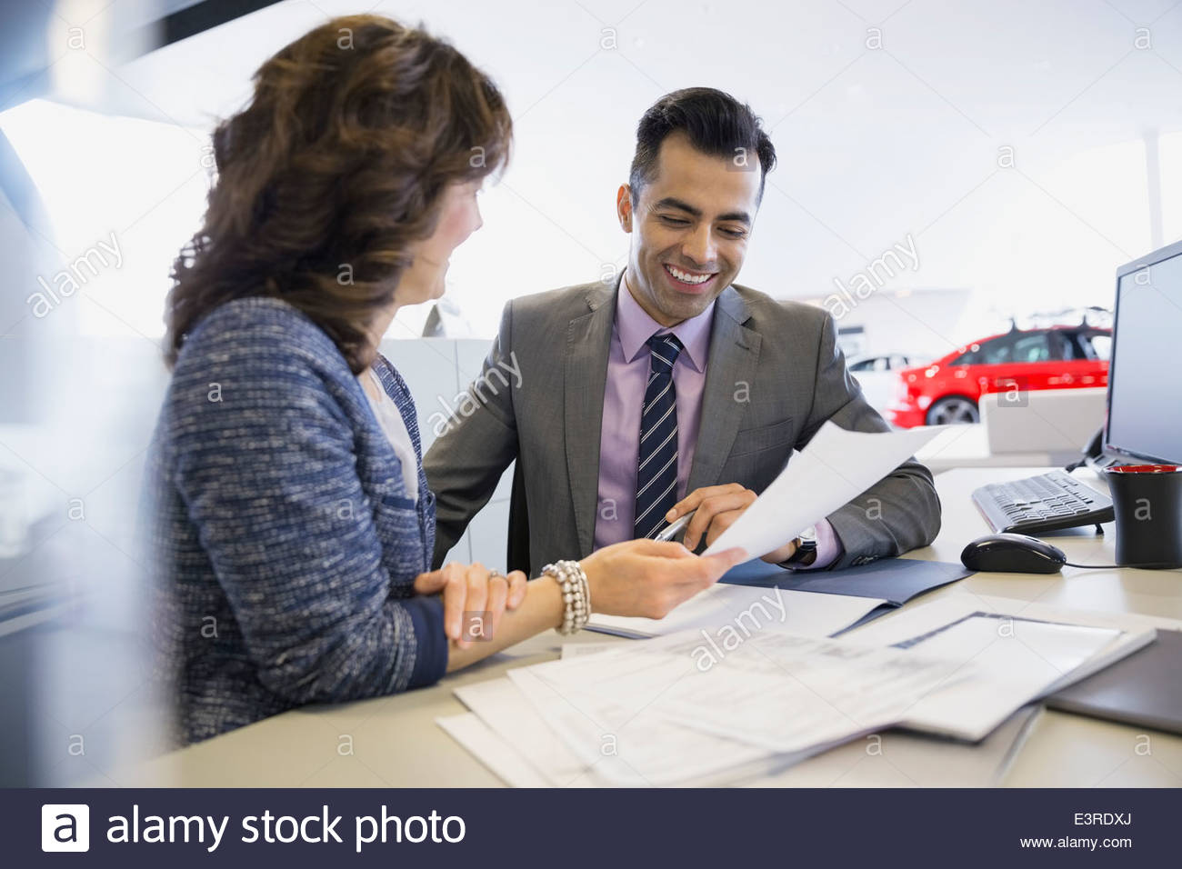 Car salesman and customer paperwork hi-res stock photography and images ...