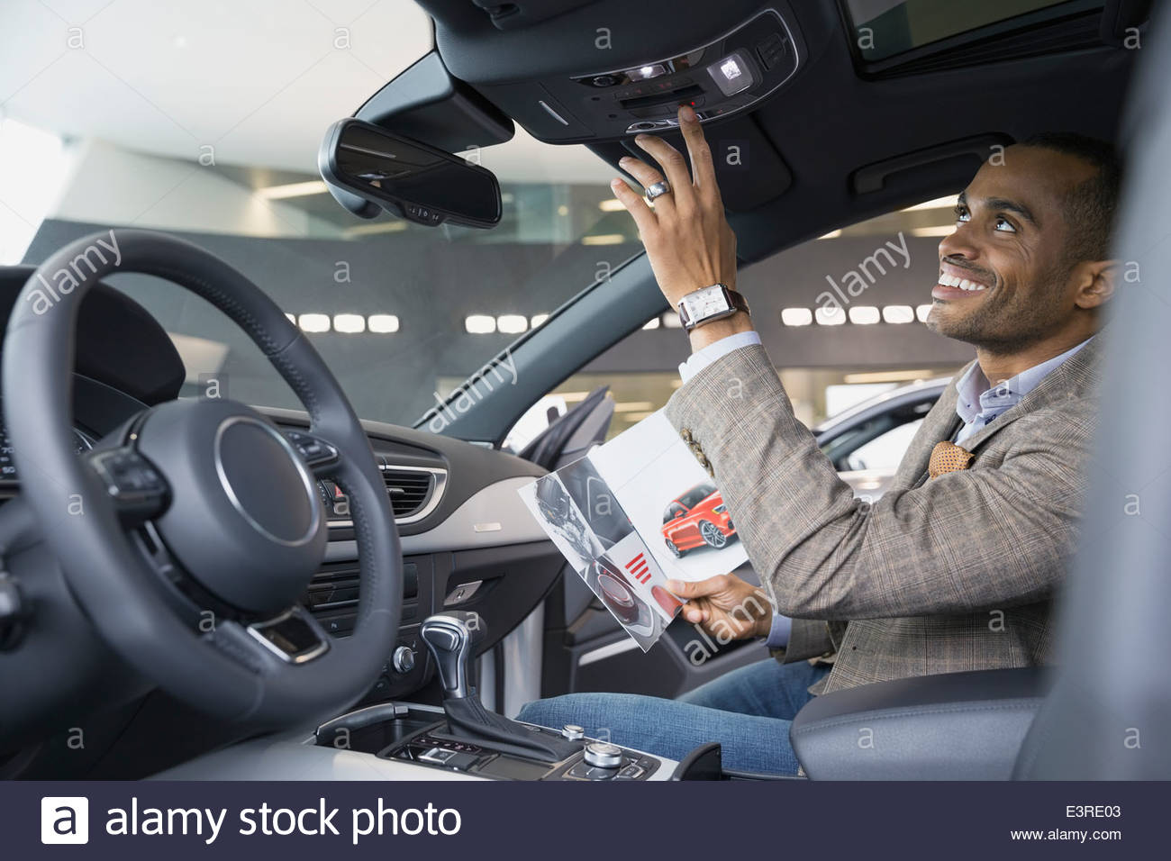 Person sitting inside car side view hi-res stock photography and images ...