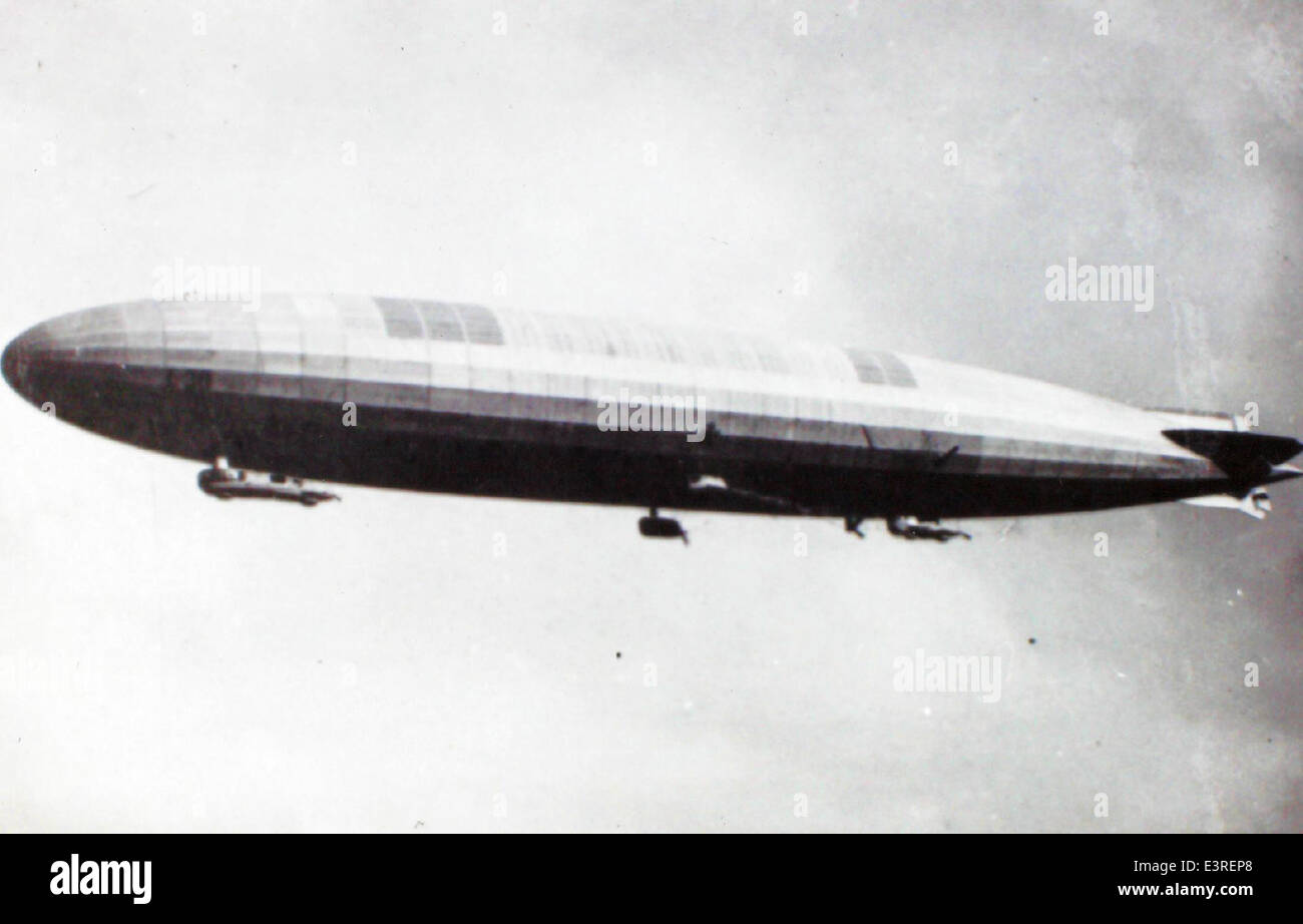 Zeppelin 1916 hi-res stock photography and images - Alamy