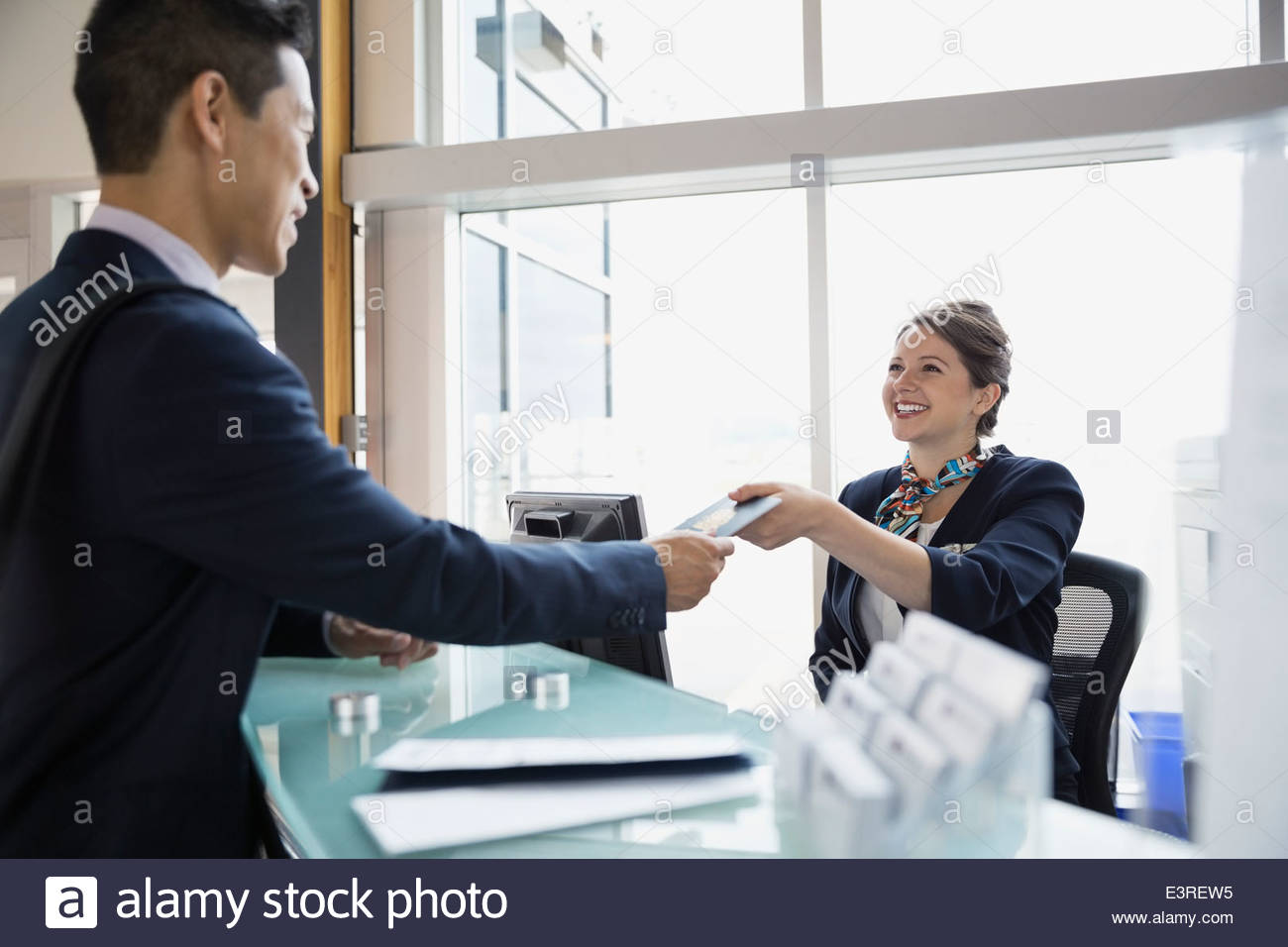 Ticket counter airport hi-res stock photography and images - Alamy