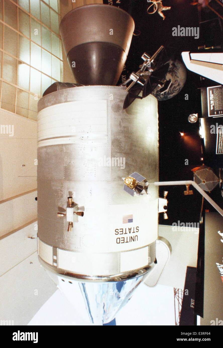 Command and service module hi-res stock photography and images - Alamy