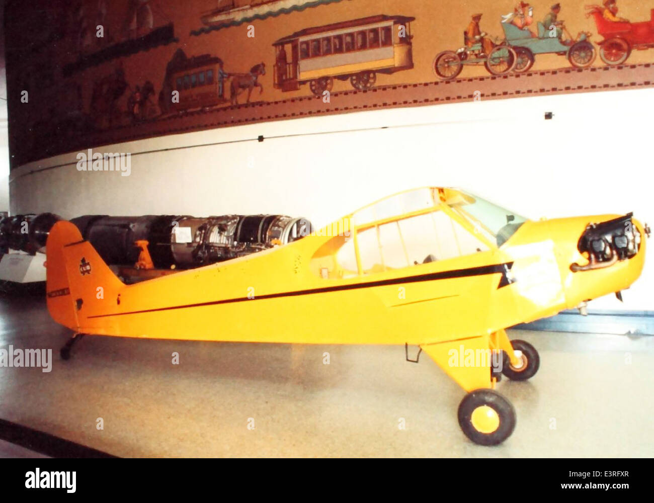 Piper j 3 cub hi-res stock photography and images - Alamy