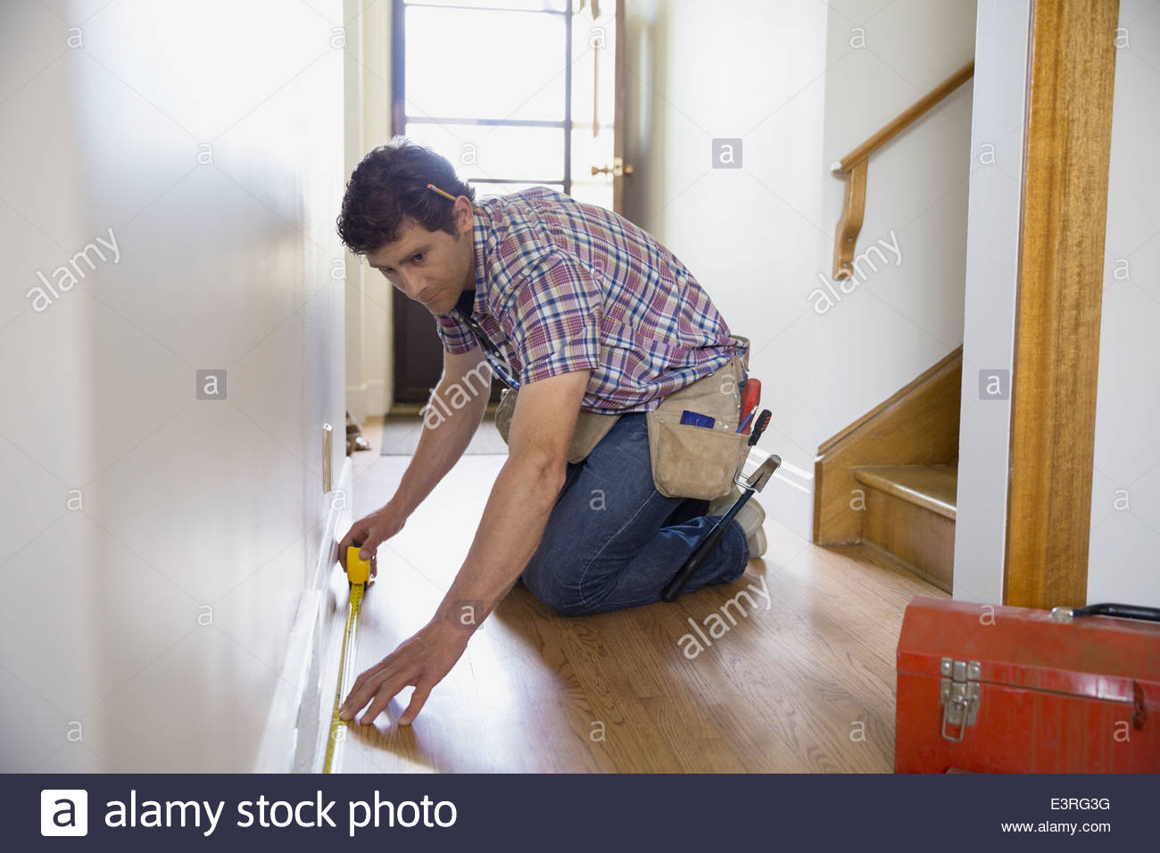 Man measuring floor hi-res stock photography and images - Alamy