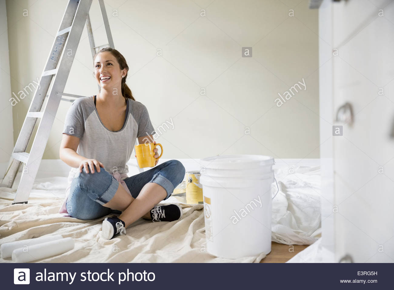 Drop cloth hi-res stock photography and images - Alamy
