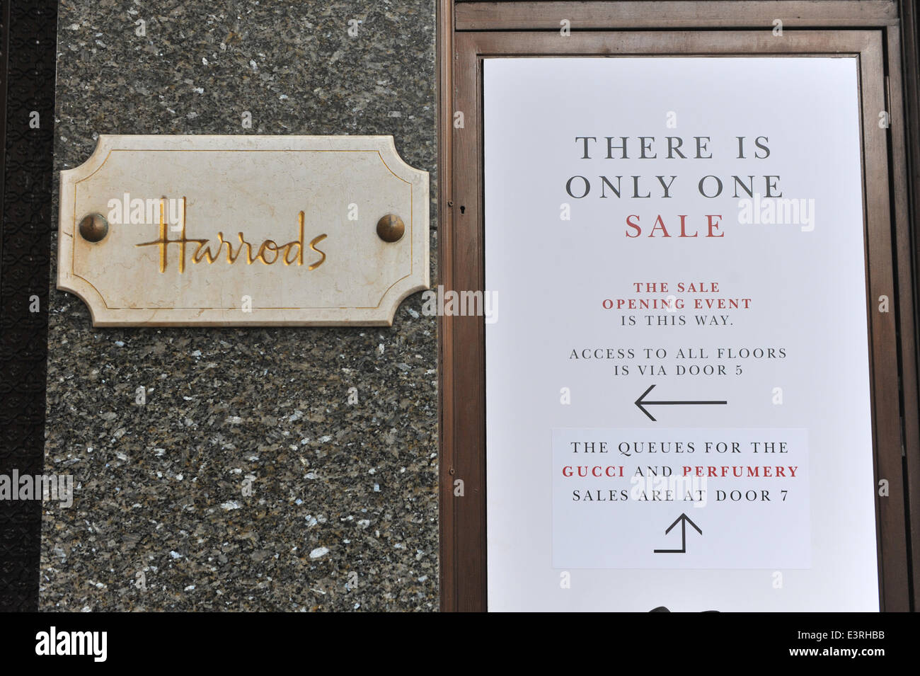 News Sale Signs High Resolution Stock Photography and Images - Alamy
