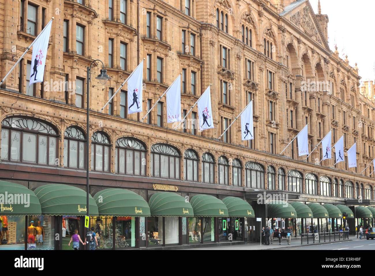 Harrods Summer High Resolution Stock Photography and Images - Alamy
