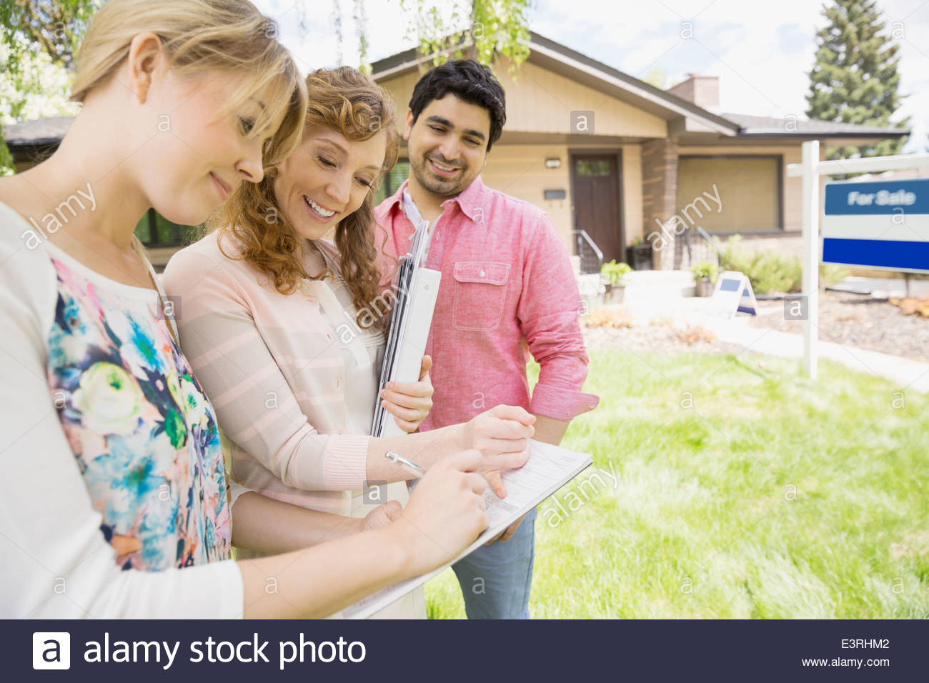 Buying house paperwork hi-res stock photography and images - Alamy