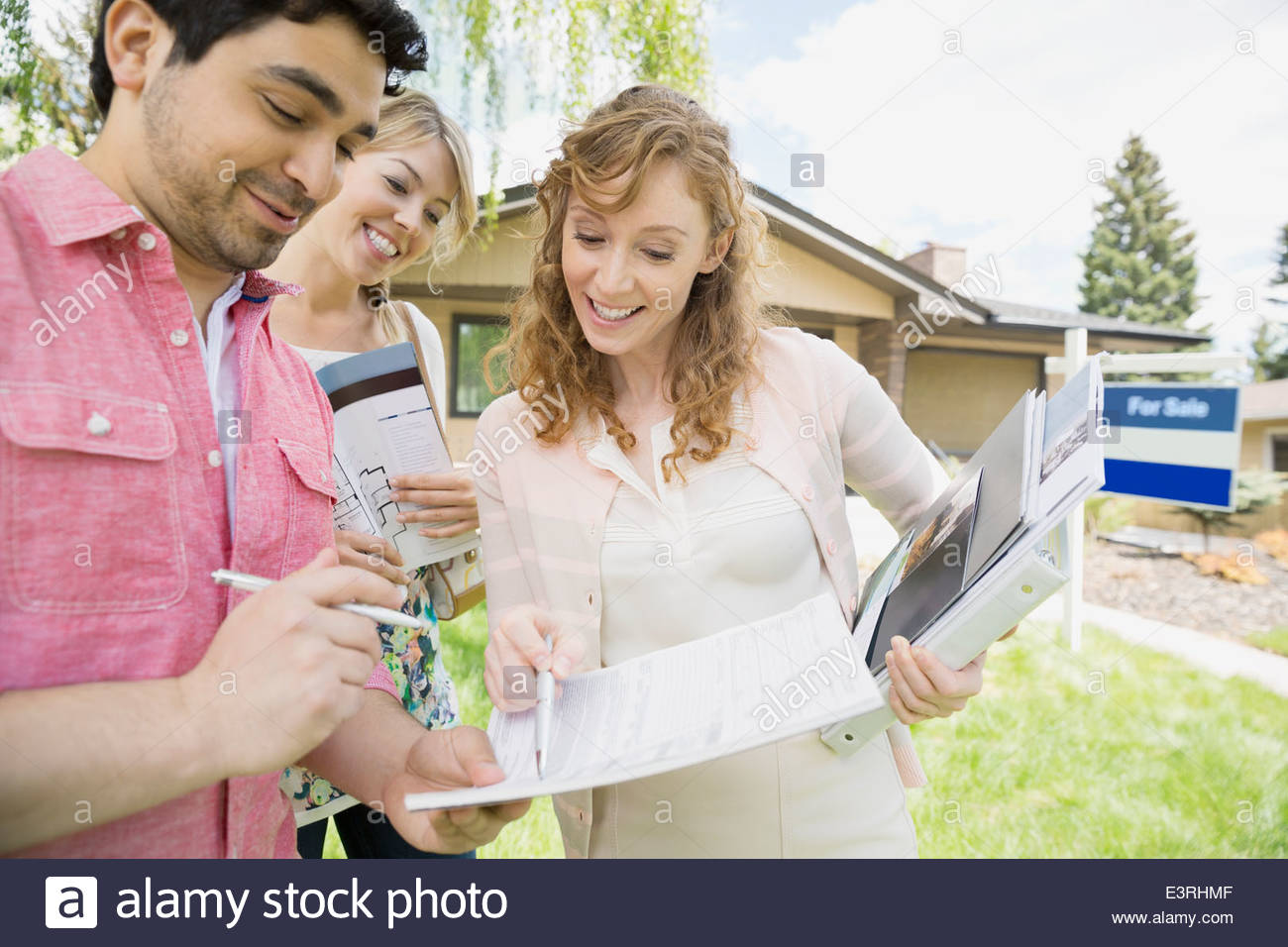 Buying house paperwork hi-res stock photography and images - Alamy