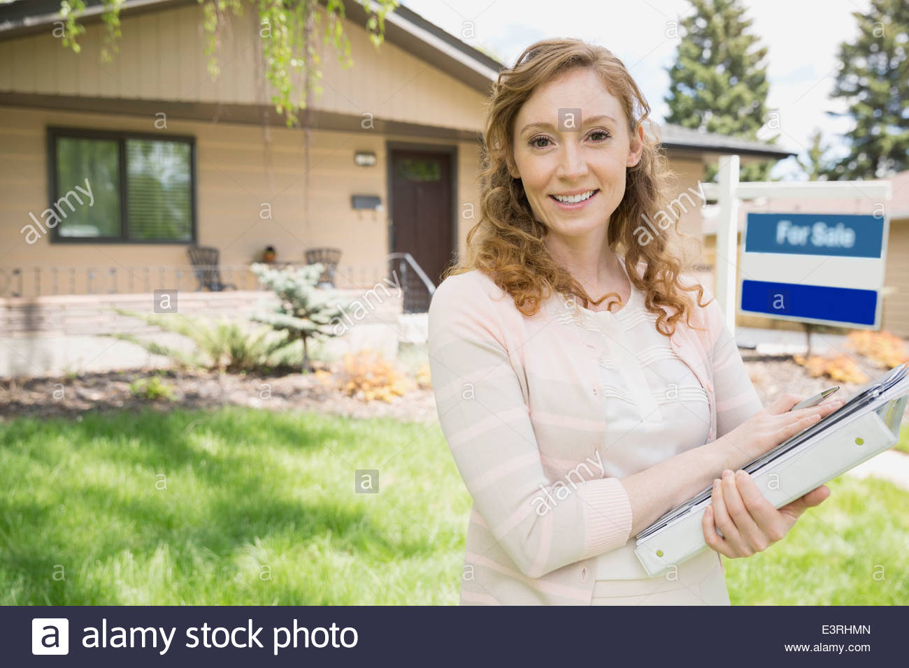 Outside house hi-res stock photography and images - Alamy