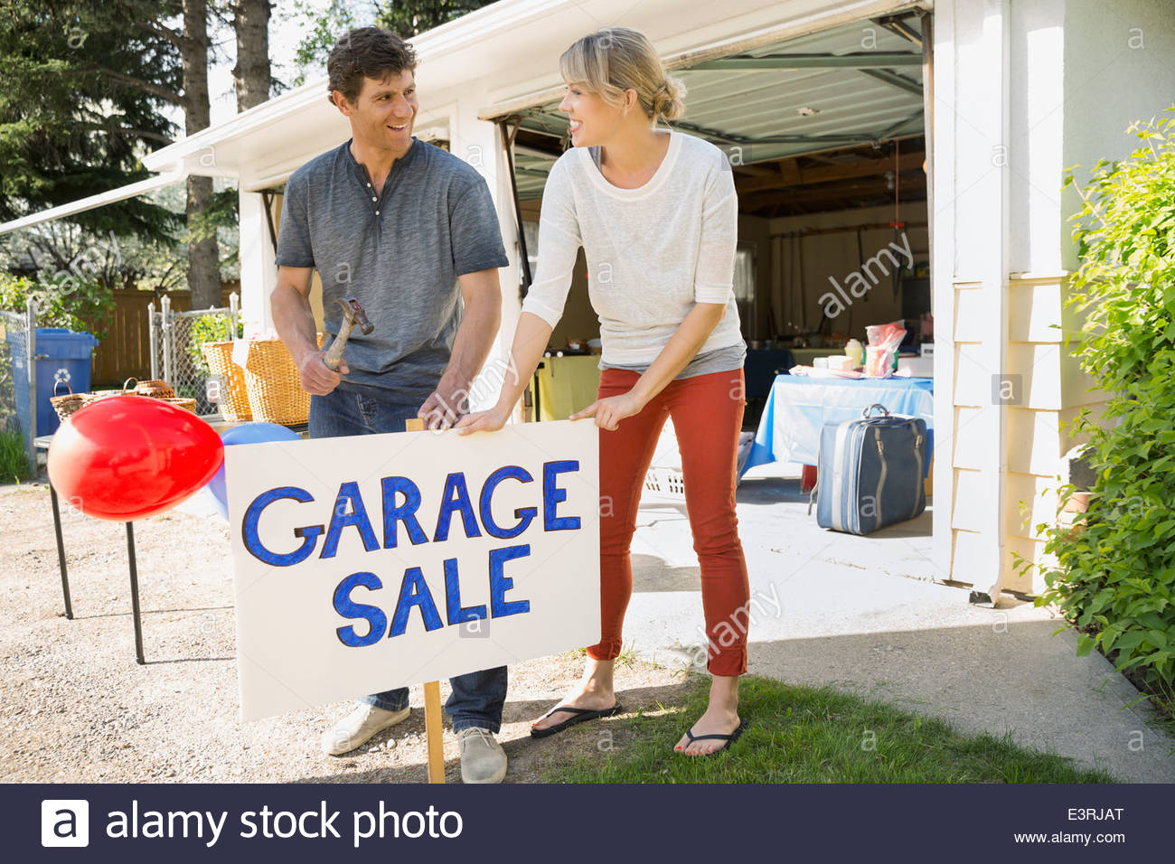 Yard Sale Sign Stock Photos & Yard Sale Sign Stock Images - Alamy