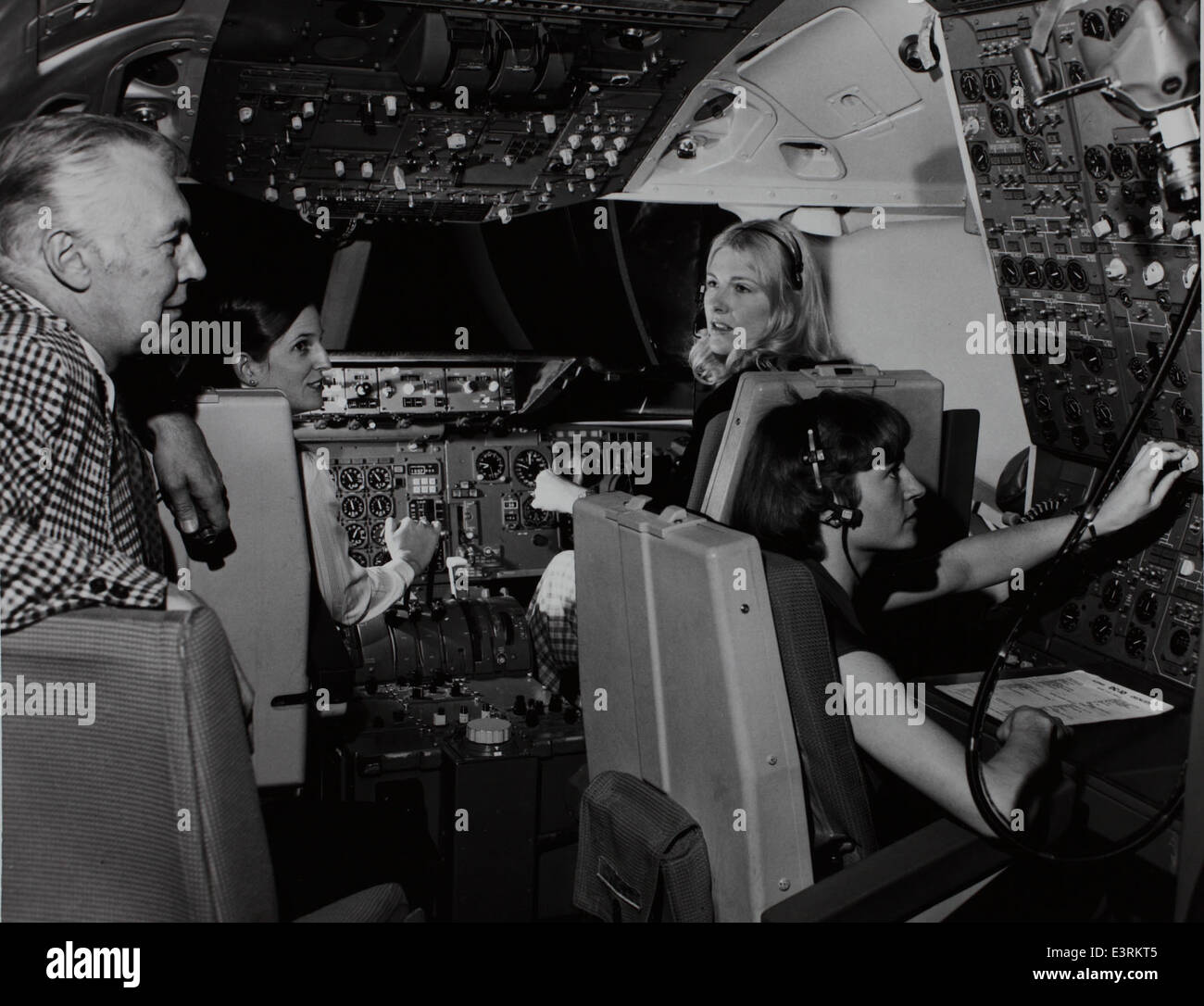 Cockpit dc 10 hi-res stock photography and images - Alamy